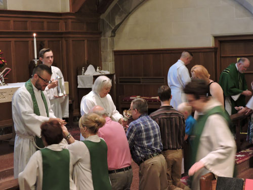 Holy Communion – St. Luke's Episcopal Church